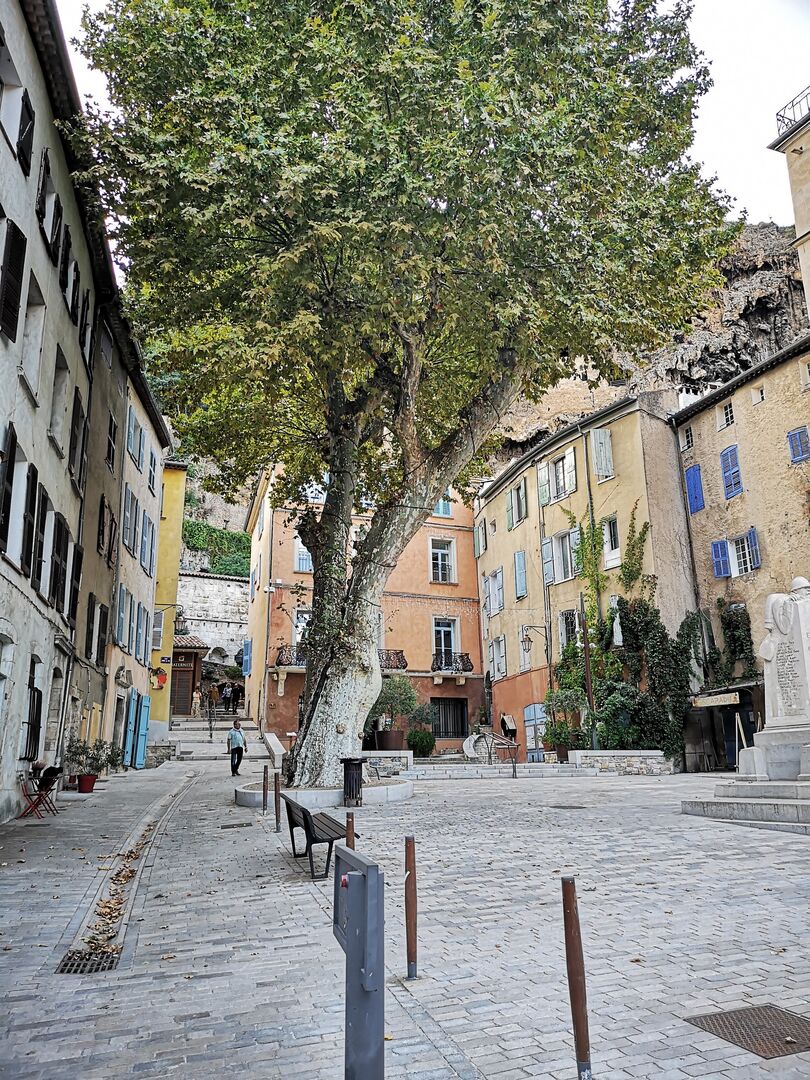 No tour of the Var is complete without a visit to Cotignac!